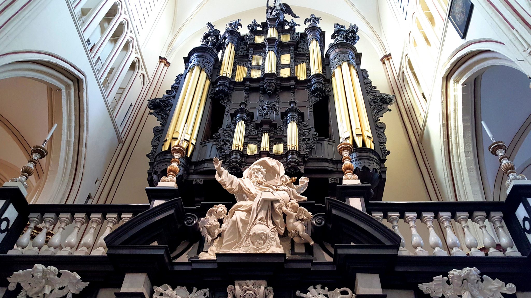 Discovering the churches of Bruges - Sightseeing Scientist