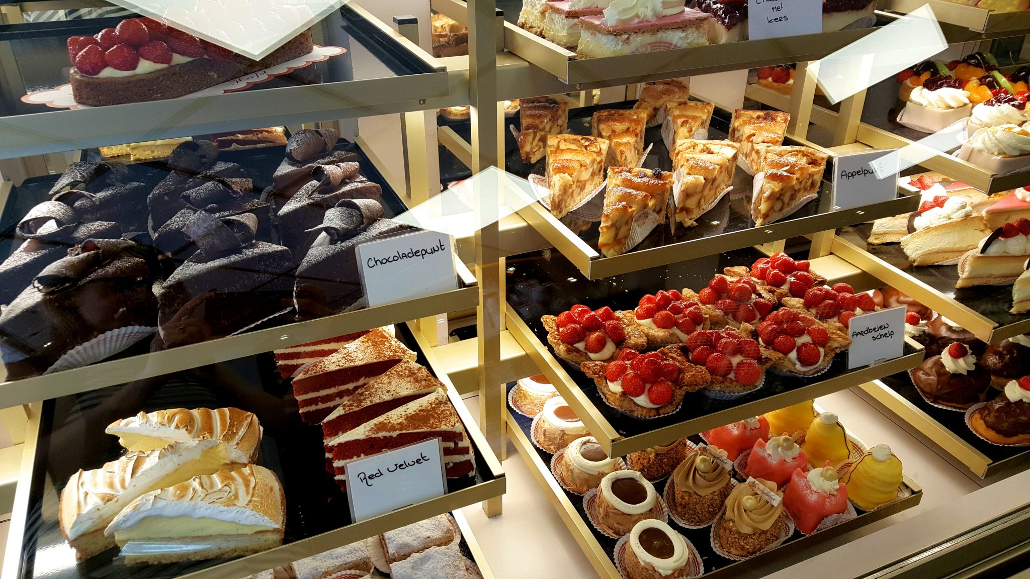 A complete guide to Gouda - Sightseeing Scientist